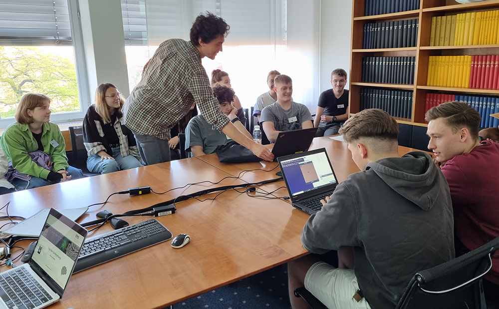 High school students visiting the FMI – Zenke Lab
